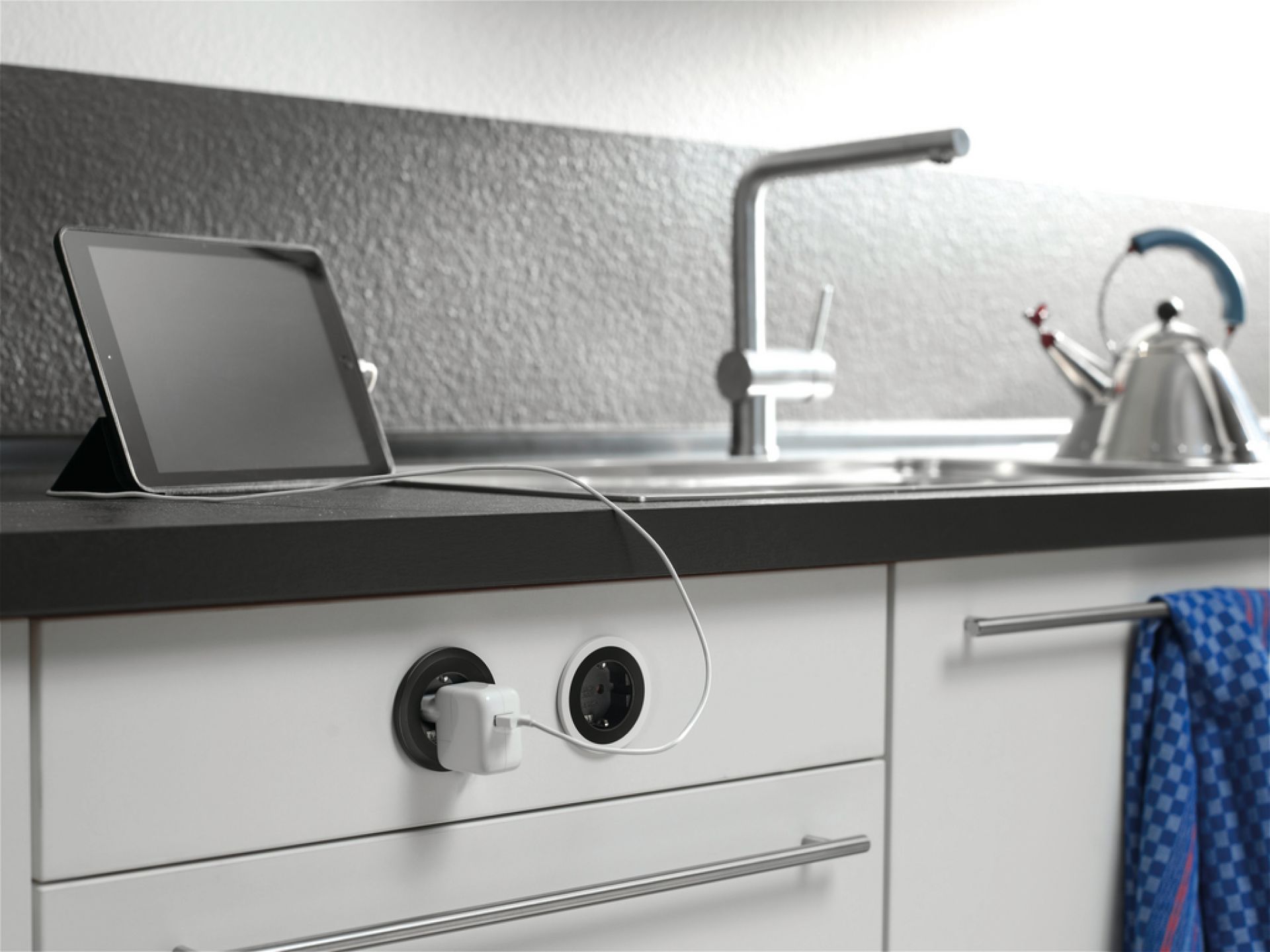 Evoline One Steckdose, edelstahlfarbig | Online kaufen